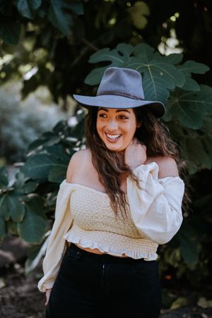 Olive Mae – Bookings, Events, and Bio – Surreal