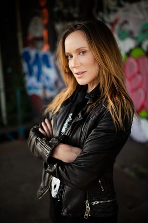 Liv Knight – Bookings, Events, and Bio – Surreal