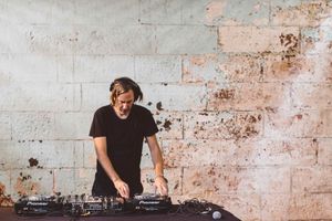 Phil Smart – Bookings, Events, and Bio – Surreal