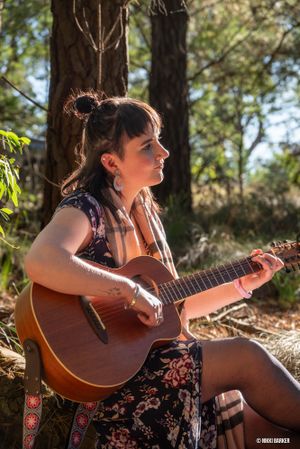 Marlee Grace – Bookings, Events, and Bio – Surreal