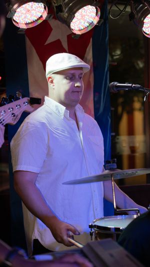 Mateo Lorenzo – Bookings, Events, and Bio – Surreal