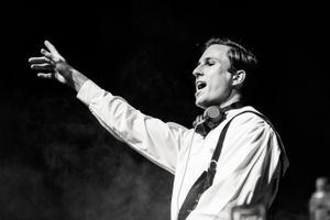 Sam Holden – Bookings, Events, and Bio – Surreal