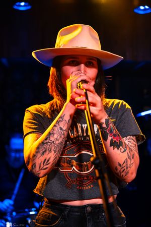 Chloe Marks – Bookings, Events, and Bio – Surreal