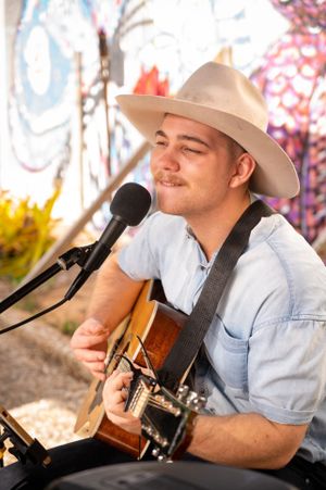 Riley Hansen – Bookings, Events, and Bio – Surreal