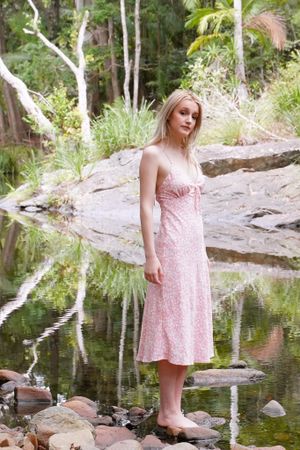 Sarah Savannah – Bookings, Events, and Bio – Surreal