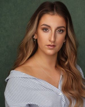 Jennifer Hunter – Bookings, Events, and Bio – Surreal