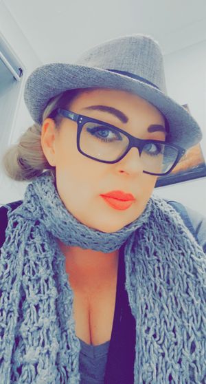 Megan Barnes – Bookings, Events, and Bio – Surreal