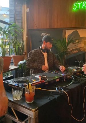 Dan Gilchrist – Bookings, Events, and Bio – Surreal